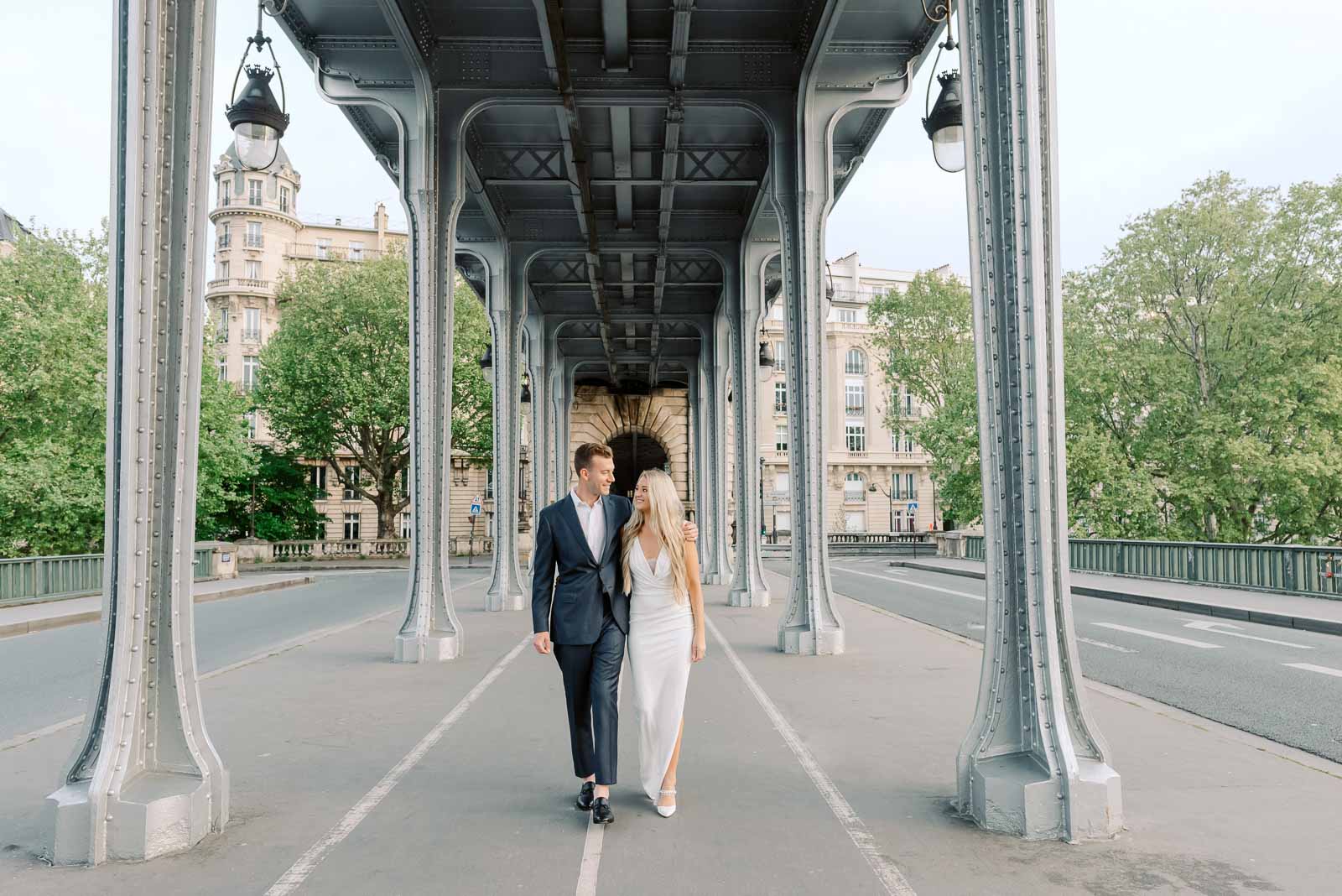 Your Guide to Couples Poses for your Paris Photo Session